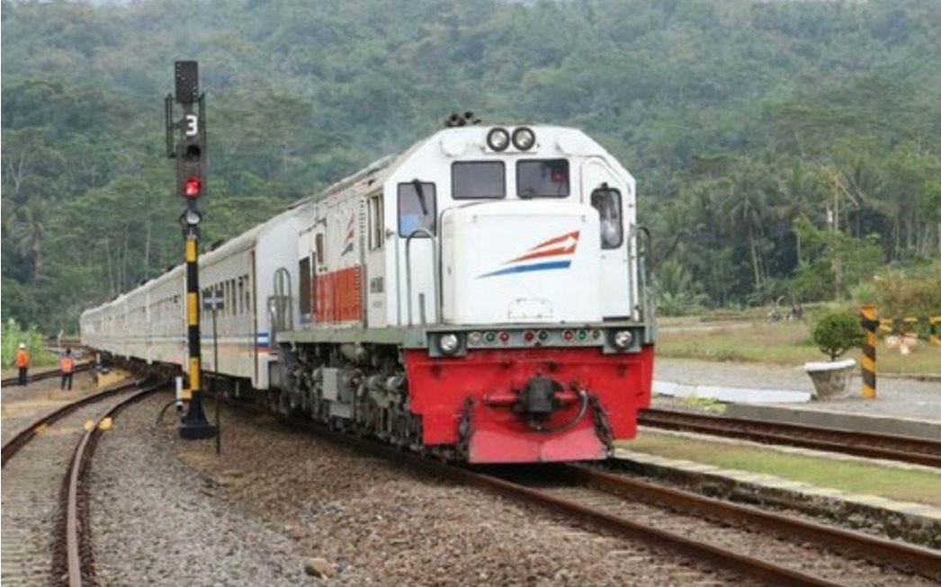 Untuk Persiapan Angkutan Lebaran PT Kereta Api Daop 8 Operasikan Kereta Tambahan - Monitor ...
