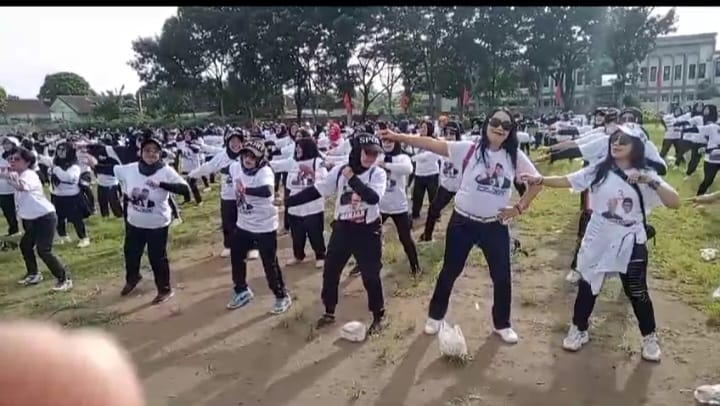 Memperingati HUT PDIP ke-51,Senam SICITA Bersama Para Srikandi Berkaos ...